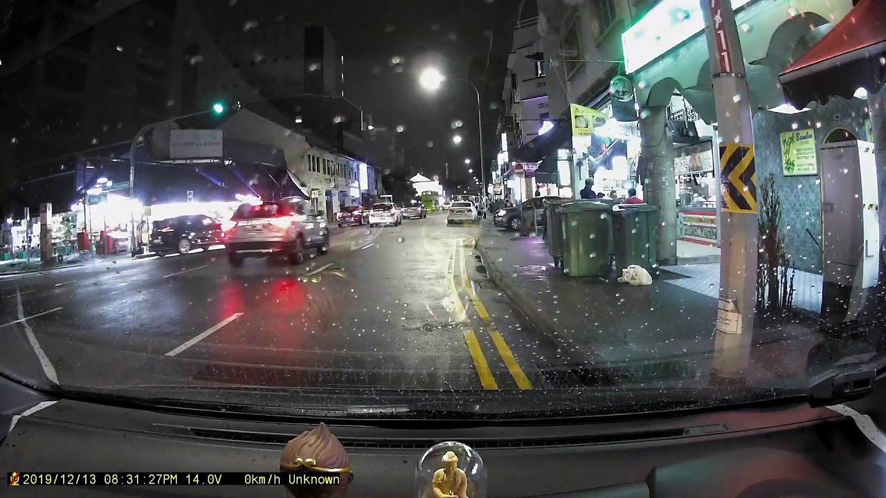 Car drives against traffic for convenience