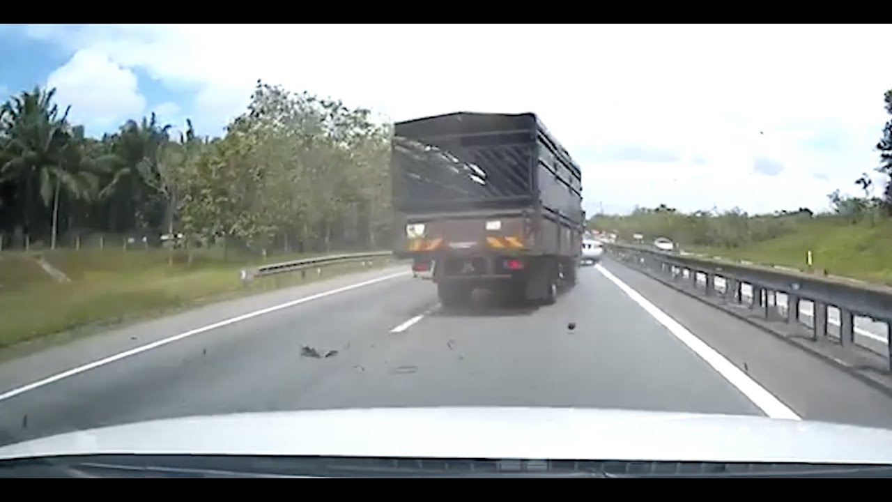 Rollover crash because of truck's tyres bursting