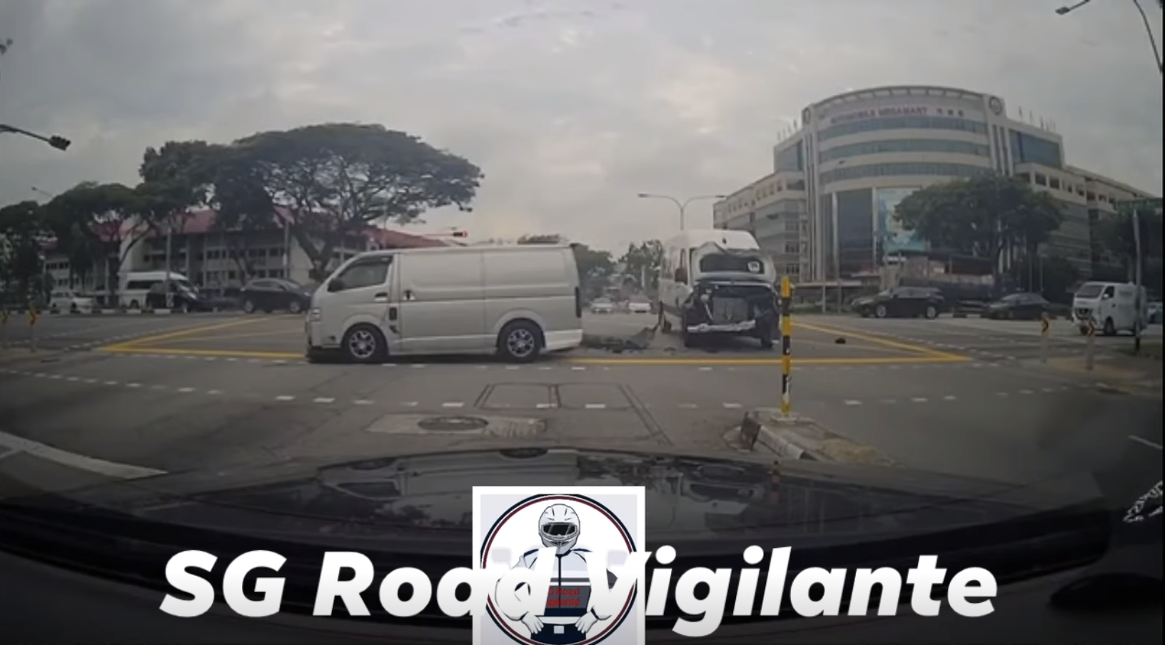 Accident involving Fedex delivery van & Toyota Hiace at discretionary ...