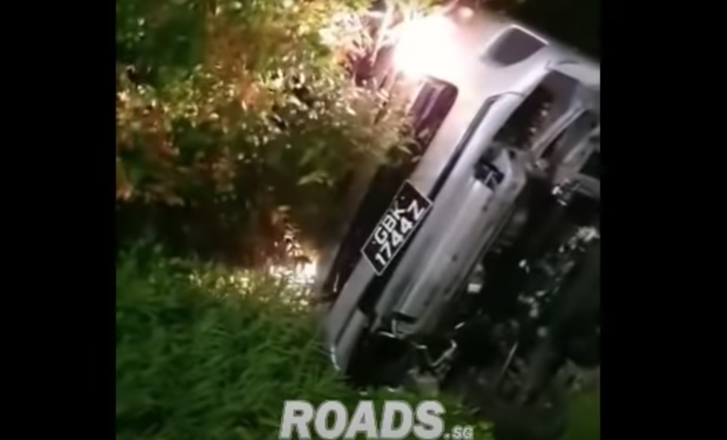 2 cars racing along CTE forcing van to crash into bushes causing hurt